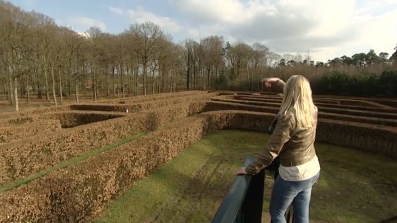 GROOTSTE Doolhof van Nederland - SixoclockTV